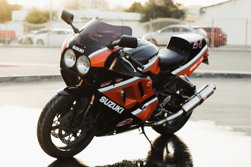 Back in Time Treatment: Suzuki GSX-R1000 K7 “Slingshot” – BikeBound