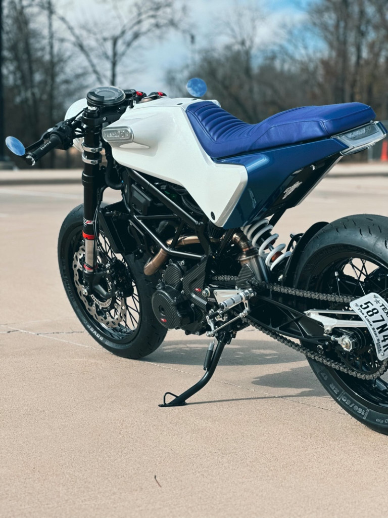 Whiskey Arrow: Vitpilen 401 Custom – BikeBound