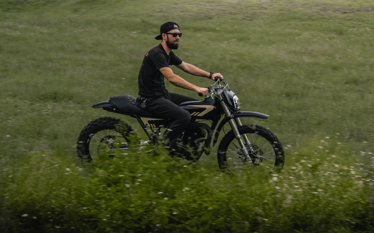 Smoke Show: Yamaha DT400 Scrambler – BikeBound