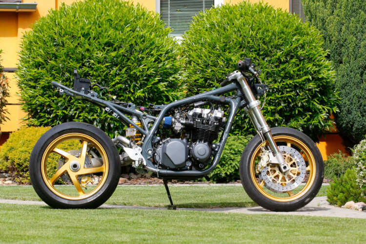 Joy Machine: Kawasaki ZR-7 Cafe Racer – BikeBound