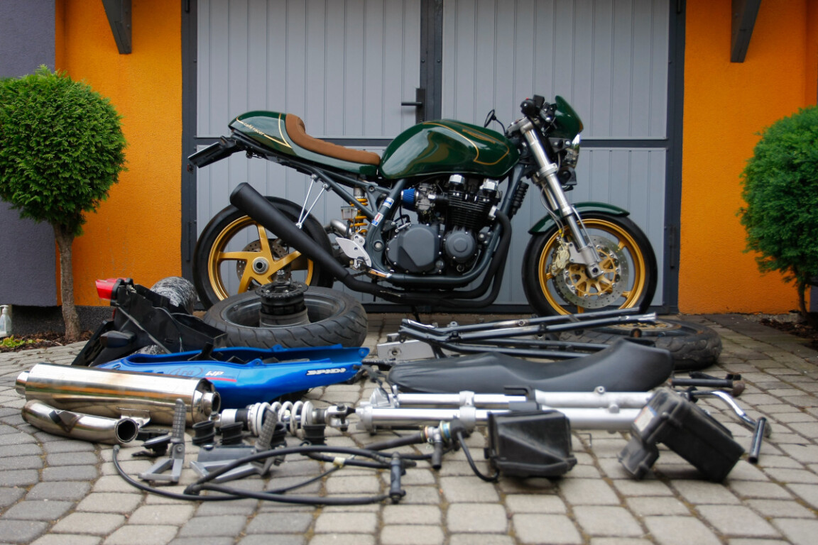 Joy Machine: Kawasaki ZR-7 Cafe Racer – BikeBound
