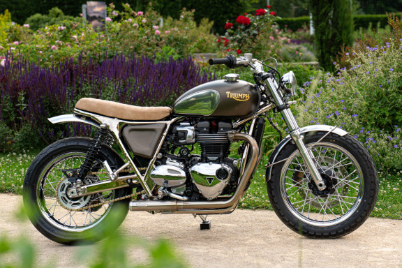 Retro Roadsters: Triumph “Ride and Chrome” Twins – BikeBound