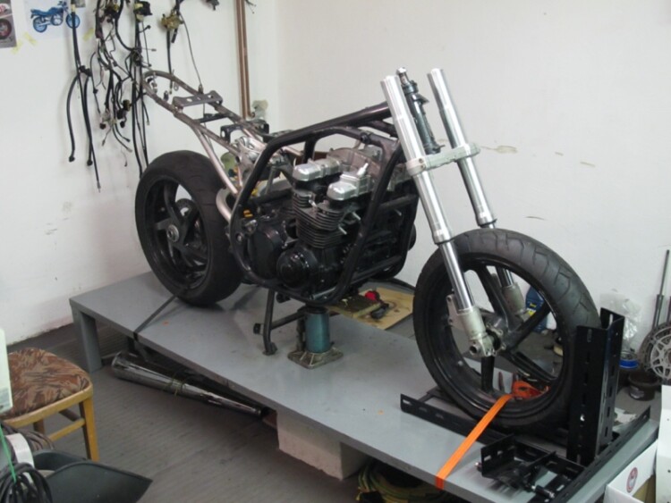 Joy Machine: Kawasaki ZR-7 Cafe Racer – BikeBound