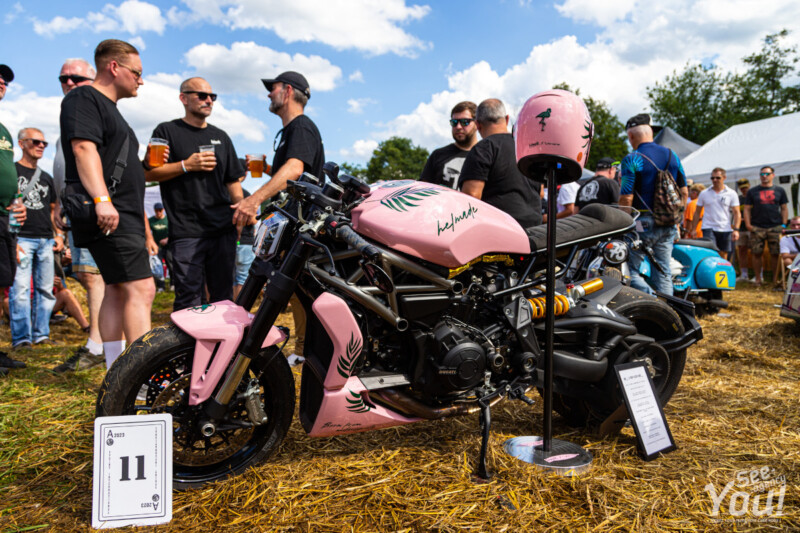 “Flamänko” Dragster: Ducati XDiavel Sprint Racer – BikeBound