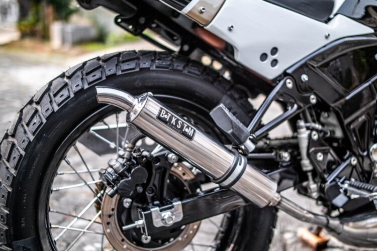 Smoky Sprinter: Kawasaki Ninja 150R Street Tracker – BikeBound