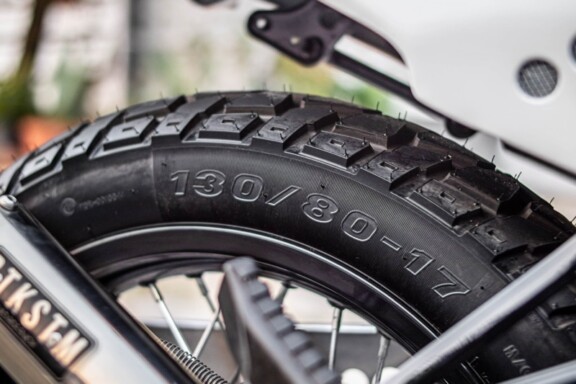 Smoky Sprinter: Kawasaki Ninja 150R Street Tracker – BikeBound
