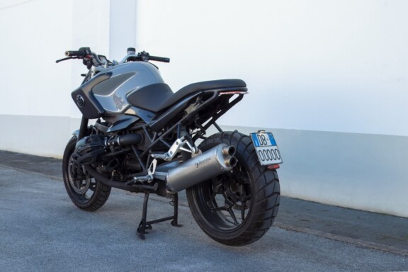 Boxer Bruiser: BMW R1200R Custom Roadster – BikeBound