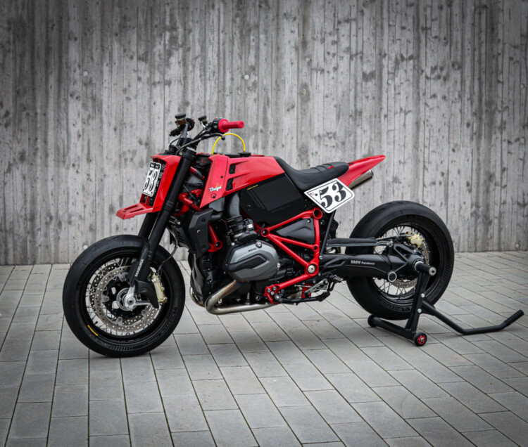 Banshee Boxer: BMW R1200R “Bangee” – BikeBound