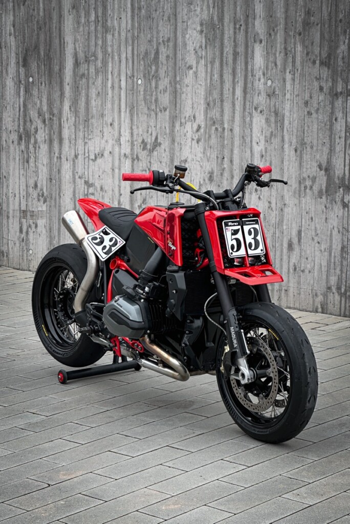 Banshee Boxer: BMW R1200R “Bangee” – BikeBound