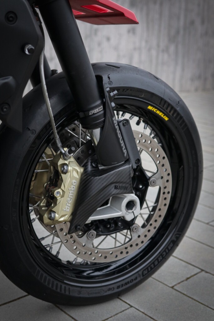 Banshee Boxer: BMW R1200R “Bangee” – BikeBound