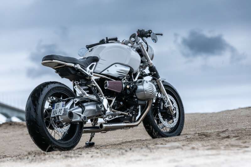 Rétromobile: BMW NineT Pure “White & Chrome” – BikeBound