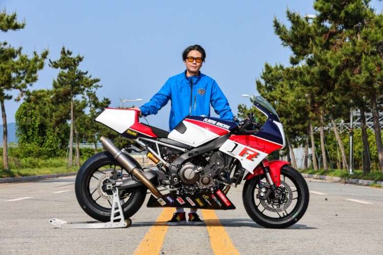 Retro Triple: Yamaha “X-FZ900” Racer – BikeBound
