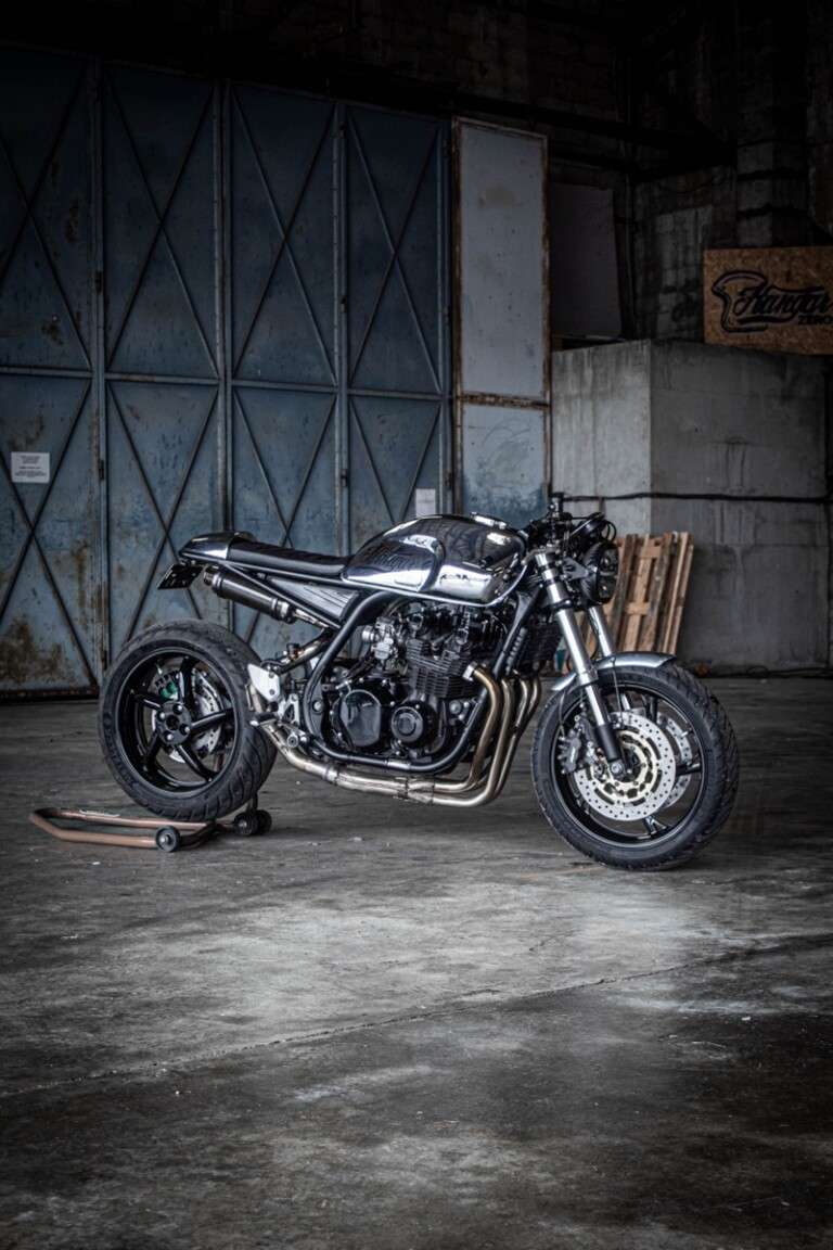 Chromium Queen: Kawasaki ZR-7 Café Racer – BikeBound