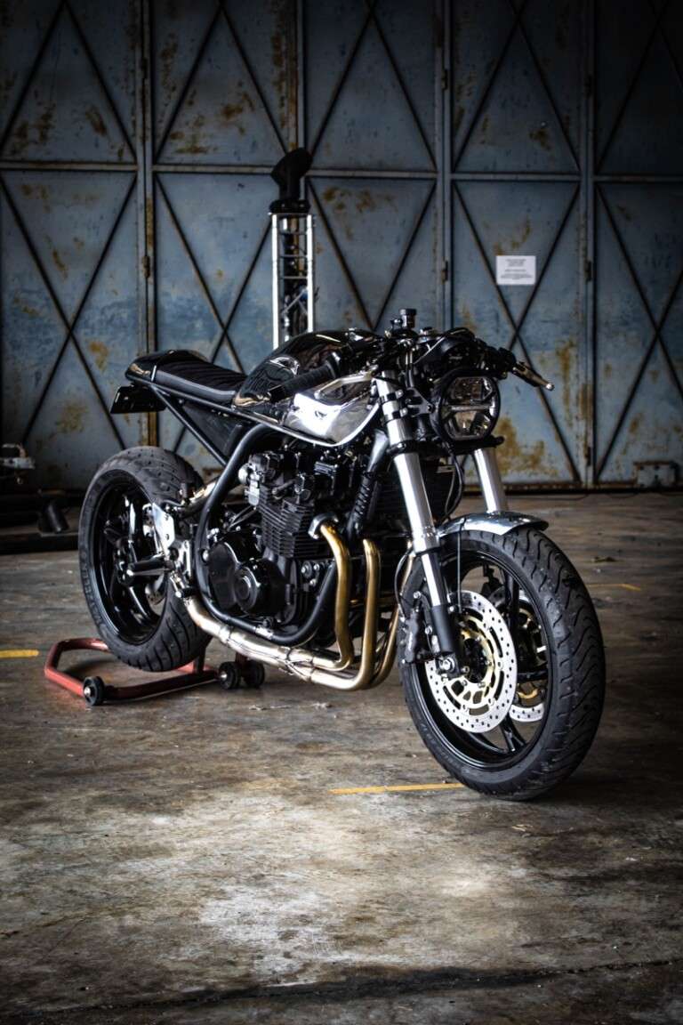 Chromium Queen: Kawasaki ZR-7 Café Racer – BikeBound