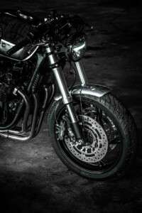 Chromium Queen: Kawasaki ZR-7 Café Racer – BikeBound