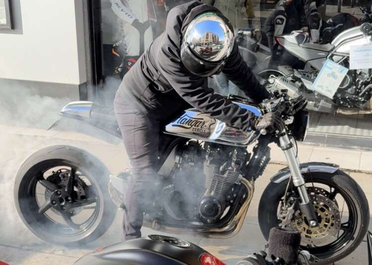 Chromium Queen: Kawasaki ZR-7 Café Racer – BikeBound