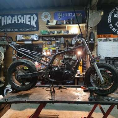 Chromium Queen: Kawasaki ZR-7 Café Racer – BikeBound