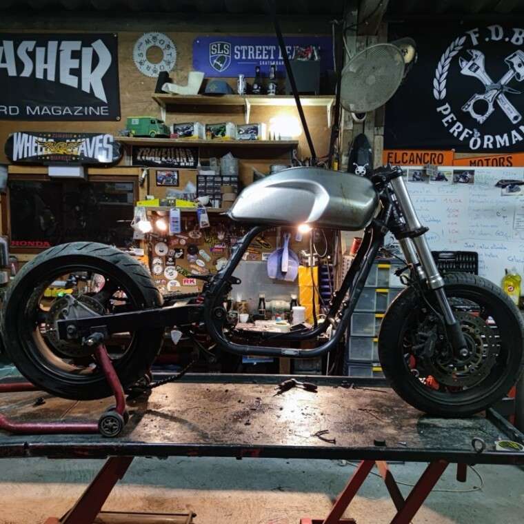 Chromium Queen: Kawasaki ZR-7 Café Racer – BikeBound