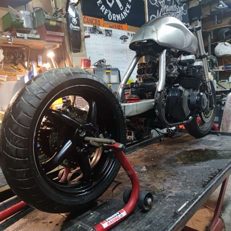 Chromium Queen: Kawasaki ZR-7 Café Racer – BikeBound