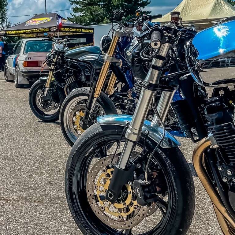 Chromium Queen: Kawasaki ZR-7 Café Racer – BikeBound