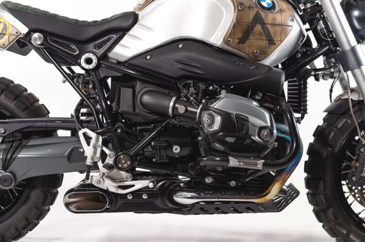 Built Like a Tank: BMW R nineT “IBIS” – BikeBound