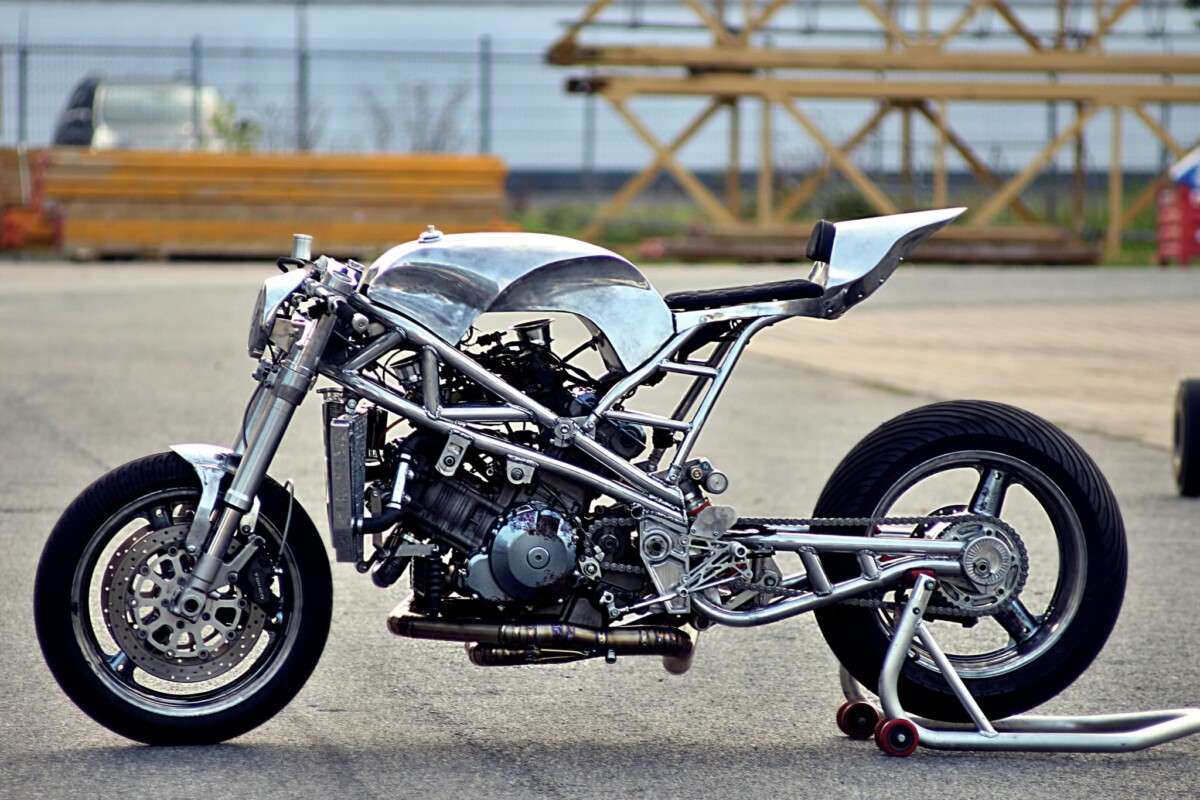 Hunting Werewolves: “Silver Bullet” Suzuki TL1000 Sprint Racer – BikeBound