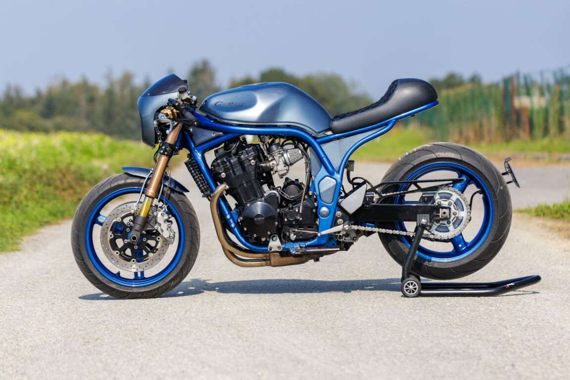 Black ‘n Blue: Suzuki Bandit 1200 Café Racer – BikeBound