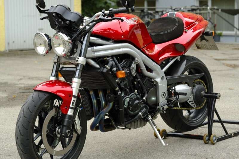Twin Triples: Triumph T509 Speed Triple Restomods – BikeBound