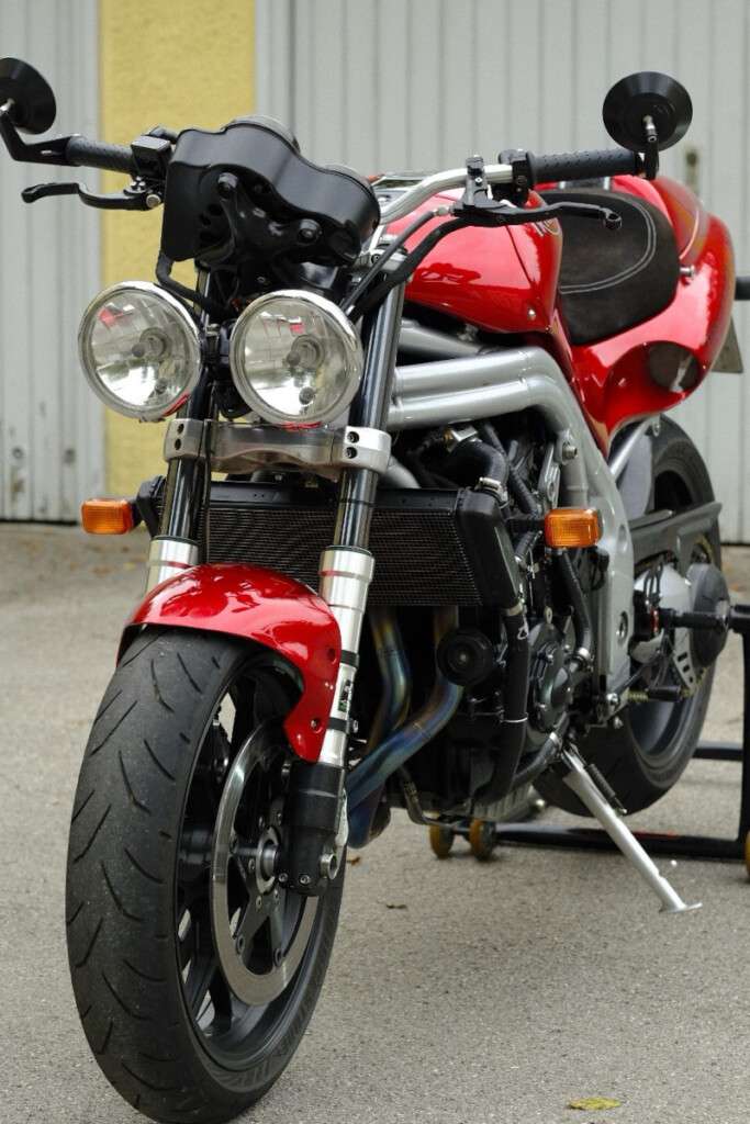 Twin Triples: Triumph T509 Speed Triple Restomods – BikeBound