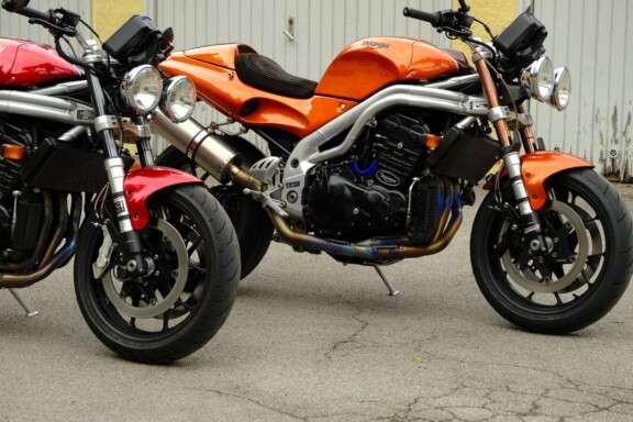 Twin Triples: Triumph T509 Speed Triple Restomods – BikeBound