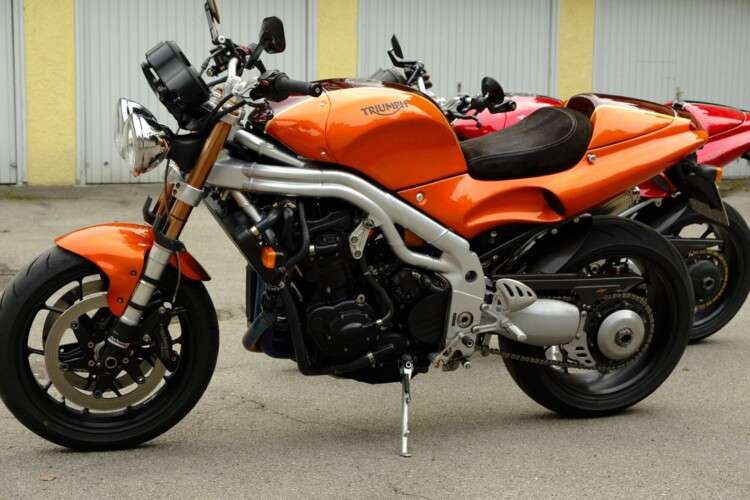 Twin Triples: Triumph T509 Speed Triple Restomods – BikeBound