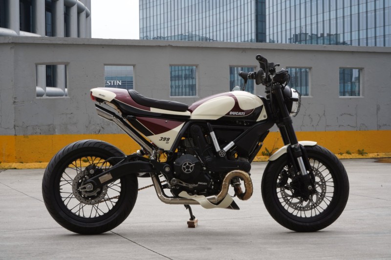 Sixty2 Street Racer: Ducati Scrambler 400 Custom – BikeBound