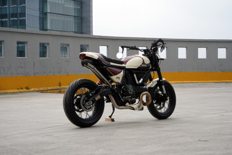 Sixty2 Street Racer: Ducati Scrambler 400 Custom – BikeBound