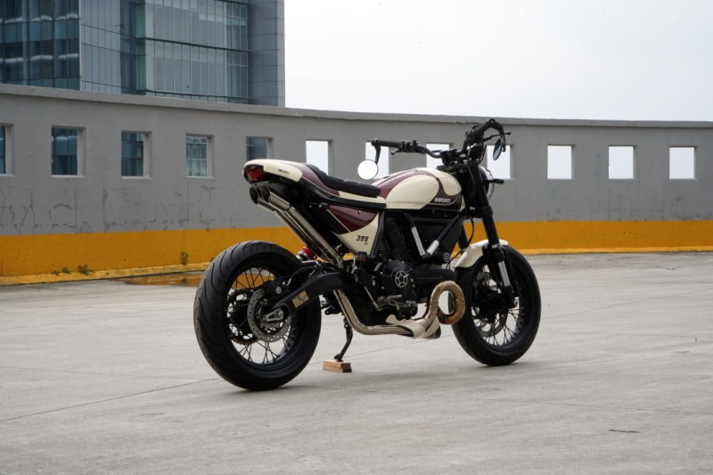 Sixty2 Street Racer: Ducati Scrambler 400 Custom – BikeBound