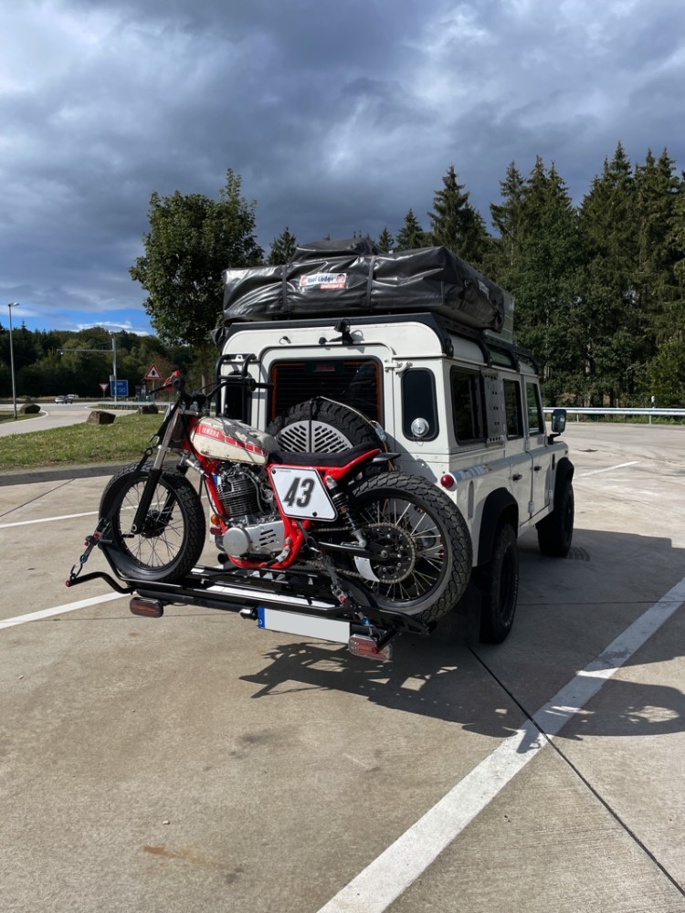Fast and Left: Yamaha SR500 Flat Tracker – BikeBound