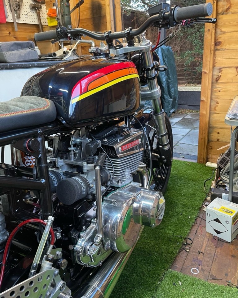 Old Smoker: Suzuki GT550 Restomod – BikeBound
