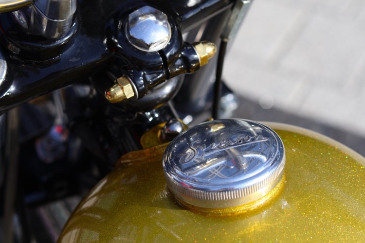 Gold Nickel 400: Suzuki GN400 Bobber – BikeBound