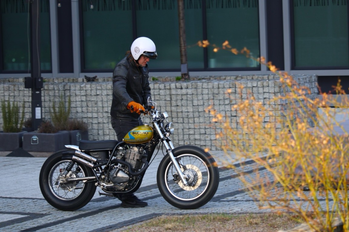 Gold Nickel 400: Suzuki GN400 Bobber – BikeBound