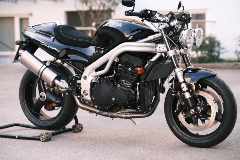 Gentleman’s Hooligan: Triumph Speed Triple Restomod – BikeBound