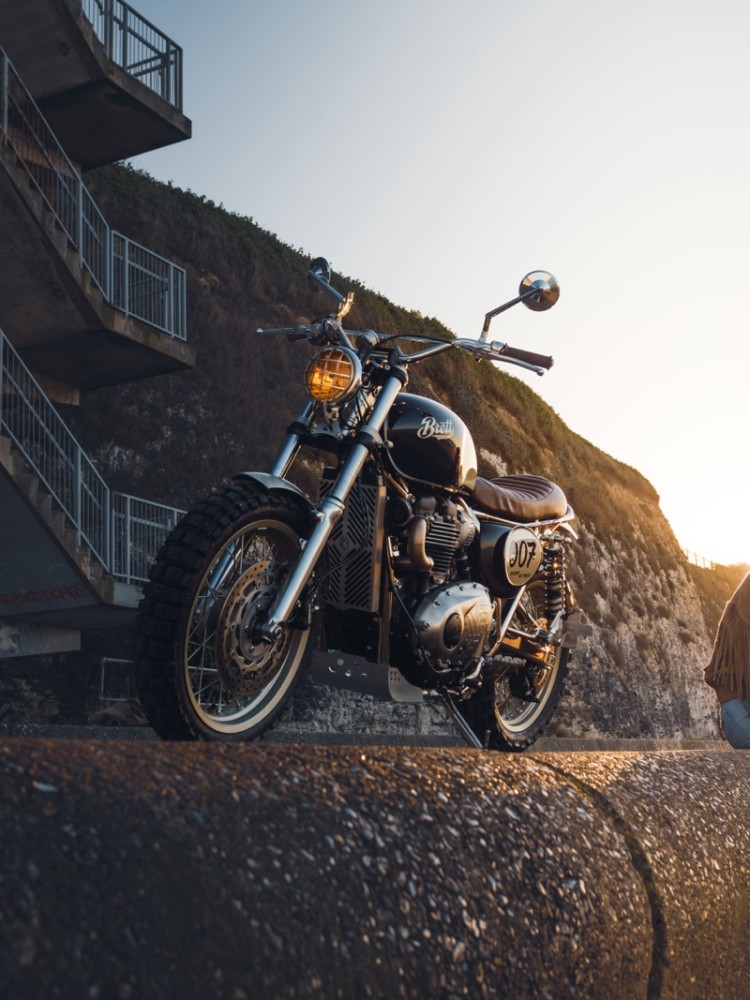 In Dust We Trust: “Triumph Legend” T100 – BikeBound