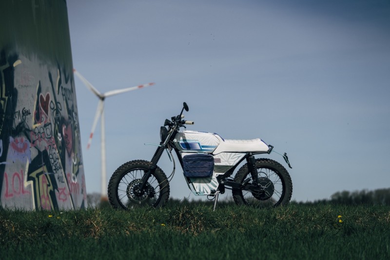 80s-Style Electric: Black Tea Bonfire – BikeBound