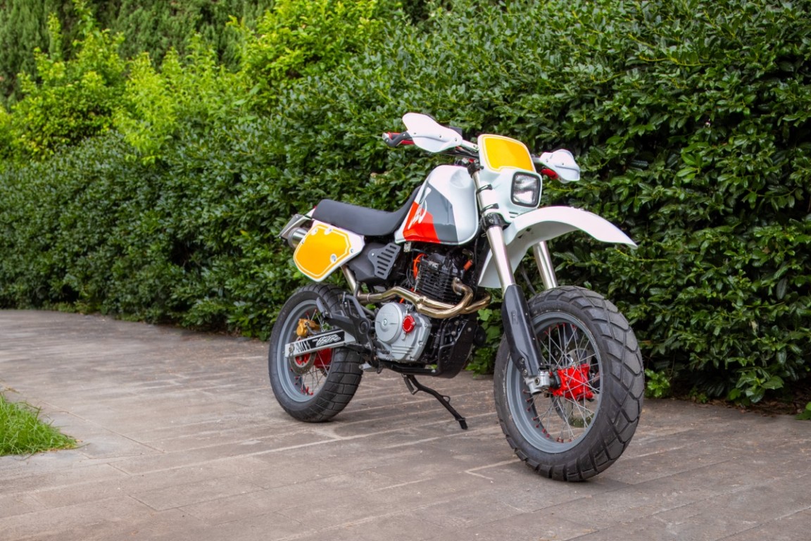 Retro Supermoto: Honda FMX650 “Kaze” – BikeBound
