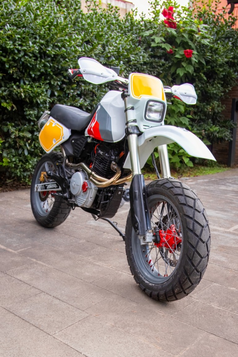 Retro Supermoto: Honda FMX650 “Kaze” – BikeBound
