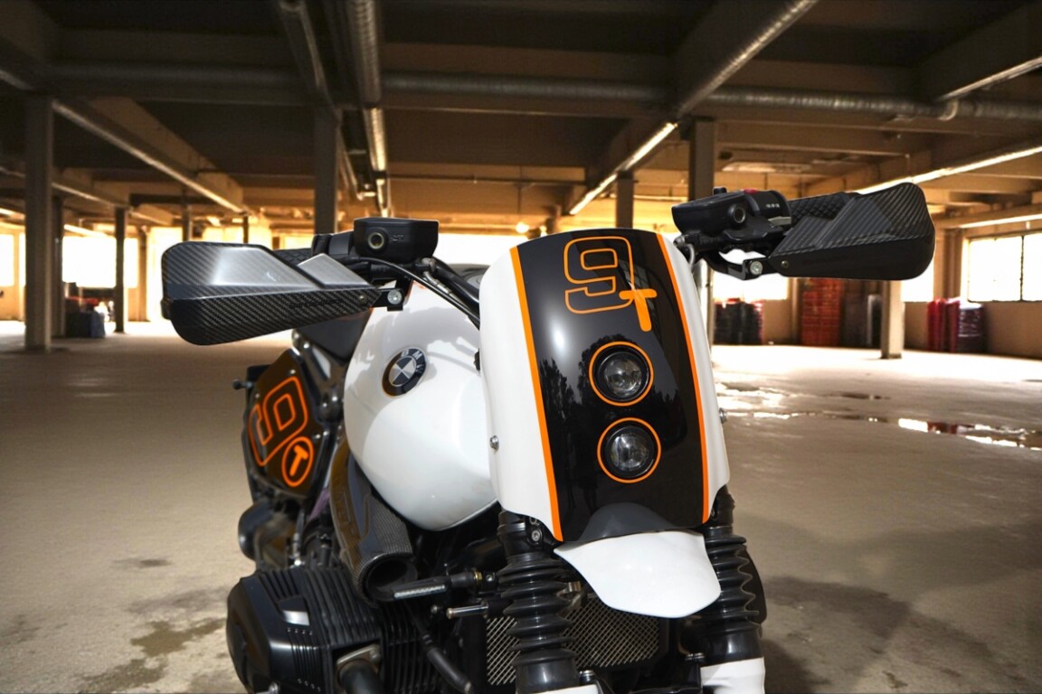 9T Hypermotard: BMW R nineT Supermoto – BikeBound