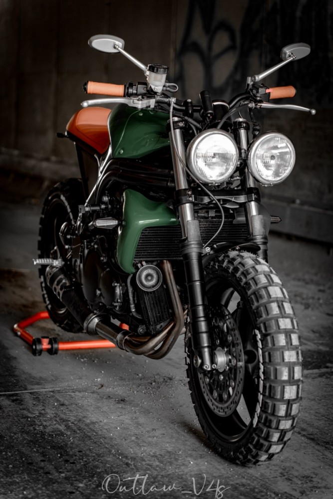 Monster Triple: Triumph Speed Triple 955i – BikeBound
