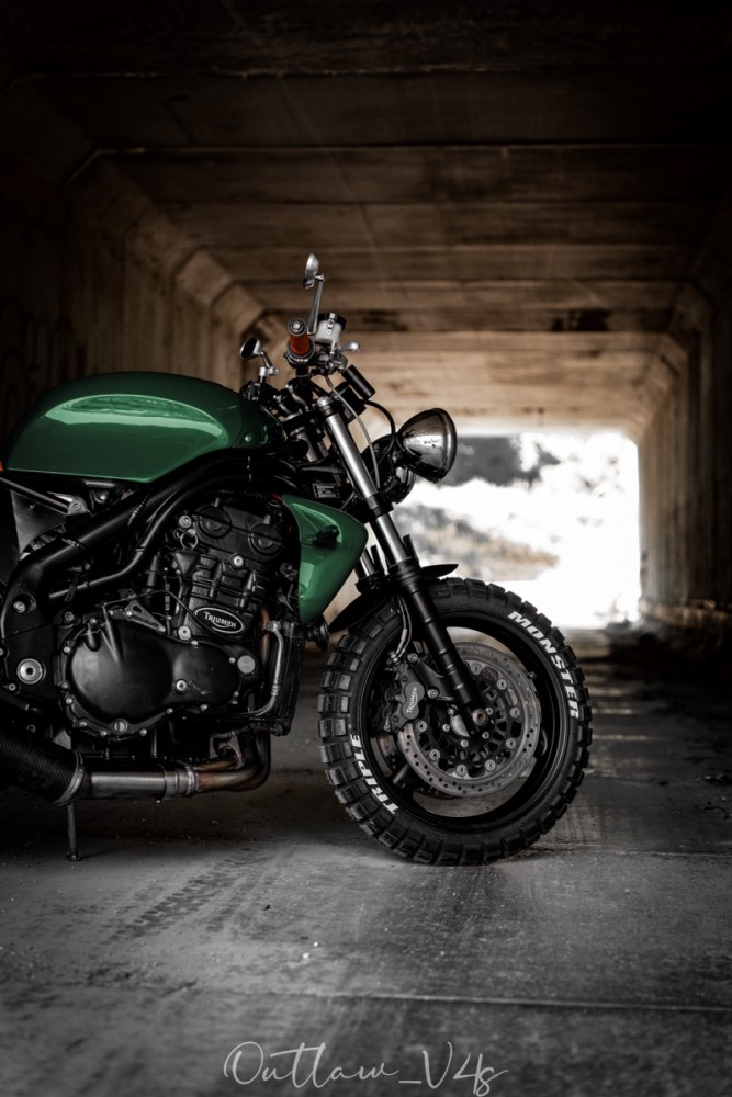 Monster Triple: Triumph Speed Triple 955i – BikeBound