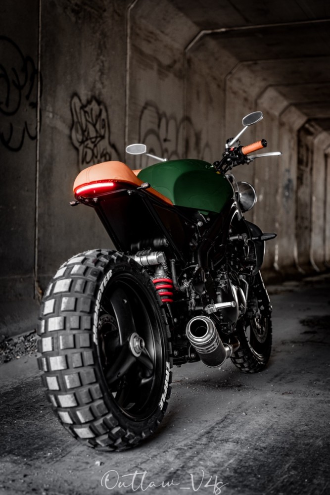 Monster Triple: Triumph Speed Triple 955i – BikeBound