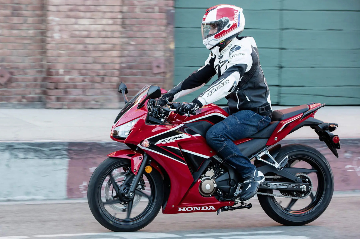 Review: Honda CBR300R – BikeBound