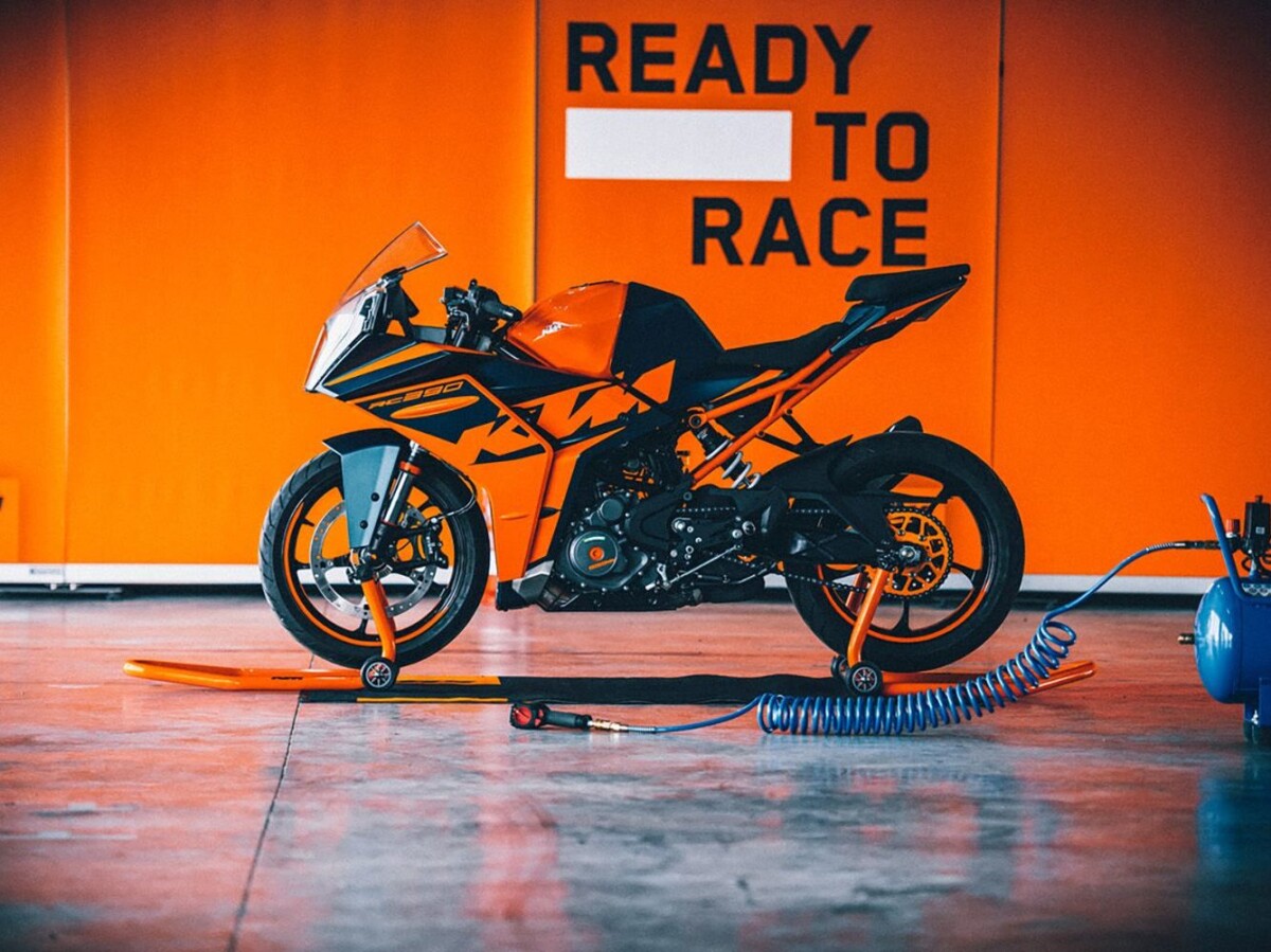 Review & Specs: KTM RC 390 – BikeBound