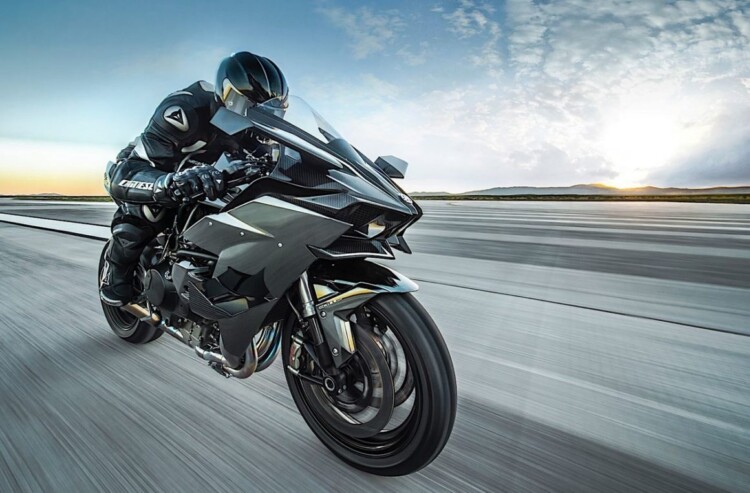 Review & Specs: Kawasaki Ninja H2R: 300-hp Hyperbike – BikeBound